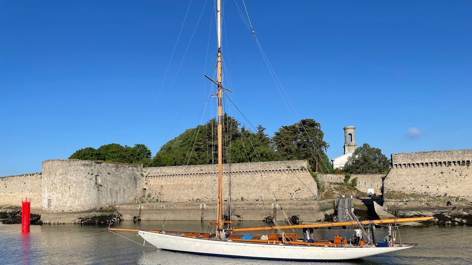First look: Classic sailing yacht Moonbeam IV emerges from JFA refit